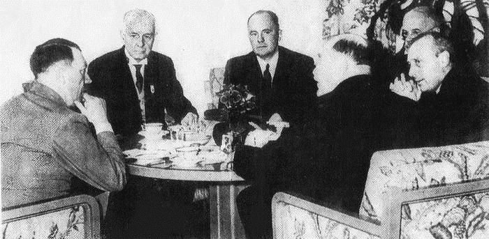 Rare pictures of Adolf Hitler with interesting backstories - Museum Facts